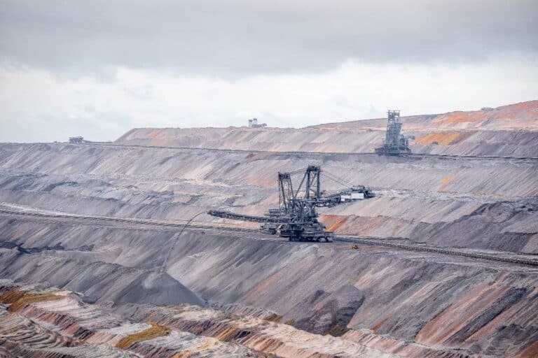 Mining and extraction zone vegetation control with heavy duty mulchers ...